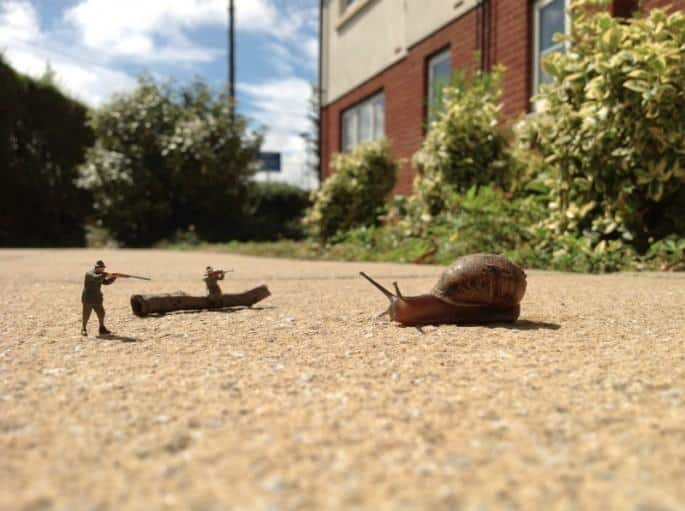 Artist Captures Tiny People in the Real World (11 Pics)