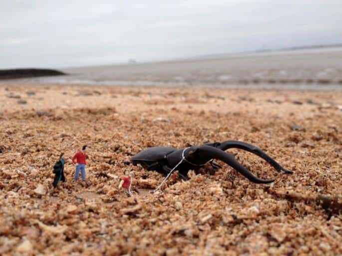 Artist Captures Tiny People in the Real World (11 Pics)