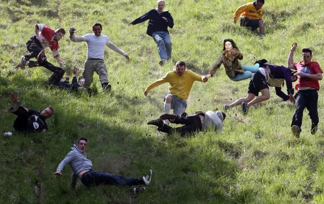 Scarlett Johansson Falls Down, Internet Takes Over (14 Pics)