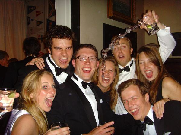 20 Funny and Awkward Group Photos